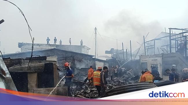 3 Rumah dan 1 Bedeng Hangus Terbakar, Sumber Api Diselidiki