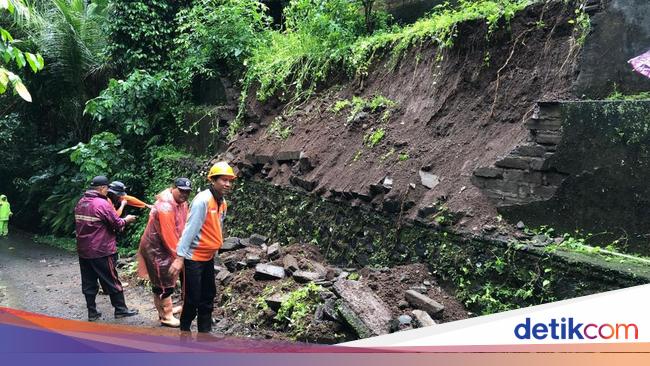 Hujan Deras Akibatkan Longsor-Pohon Tumbang di Klungkung