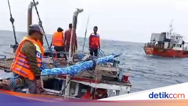 KLM Lorena Angkut Puluhan Penumpang Tenggelam di Situbondo, 2 Orang Tewas