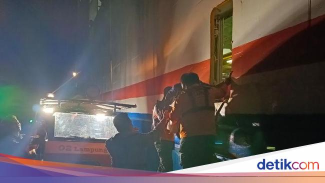 Kapal Kandas di Perairan Bakauheni Efek Cuaca, Penumpang Dievakuasi