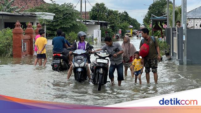 Luapan Avur Watudakon Juga Banjiri Ratusan Rumah dan 2 Sekolah di Mojokerto