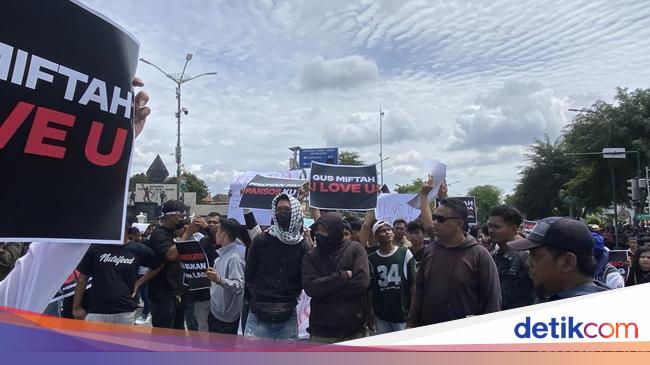 Kala Santri Jalanan Minta Prabowo Tolak Gus Miftah Mundur dari Jabatannya Kala Santri Jalanan Minta Prabowo Tolak Gus Miftah Mundur dari Jabatannya