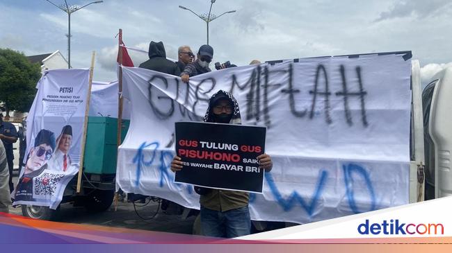 Sunhaji Penjual Es Teh-Santri Jalanan Minta Prabowo Tolak Pengunduran ... Sunhaji Penjual Es Teh-Santri Jalanan Minta Prabowo Tolak Pengunduran ...