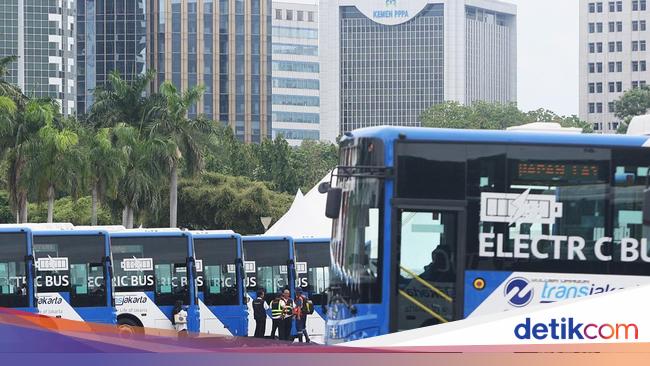 200 Bus Listrik Baru Dipamerkan di Monas
