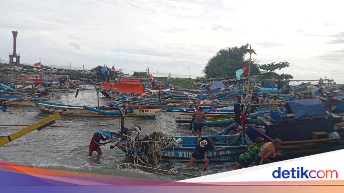 Perahu Nelayan di Pantai Selatan Tasik Rusak-Karam Akibat Cuaca Buruk