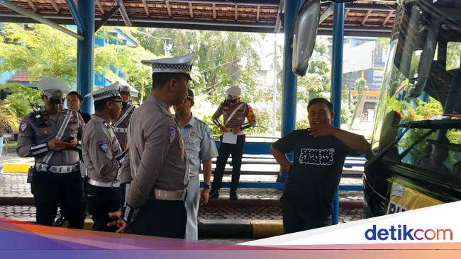 Persiapan Nataru, Bus di Terminal Lamongan Dilakukan Ramp Check