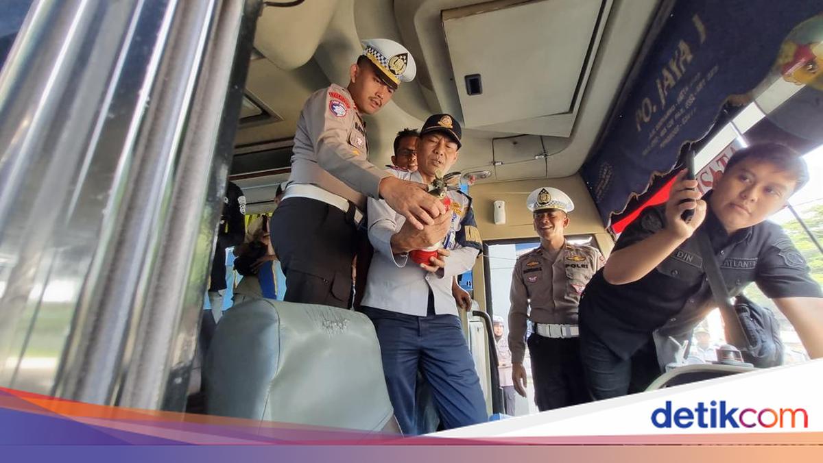 Bus di di Terminal Seloaji Ponorogo Di-ramp Check Jelang Nataru