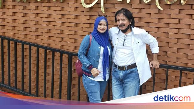 Kisah Cinta Caca Handika dan Istri: Beda 21 Tahun, Ketemu Usai Cabut ...