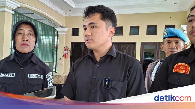 Motif Bunuh Diri Sekeluarga di Kediri gegara Terlilit Utang Pinjol Motif Bunuh Diri Sekeluarga di Kediri gegara Terlilit Utang Pinjol