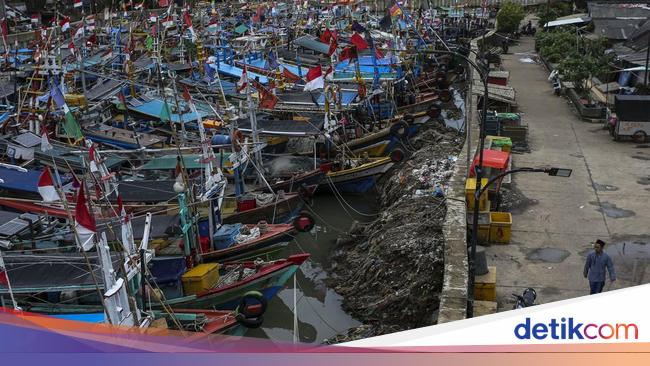 Nelayan Banten Libur Melaut gegara Gelombang Tinggi
