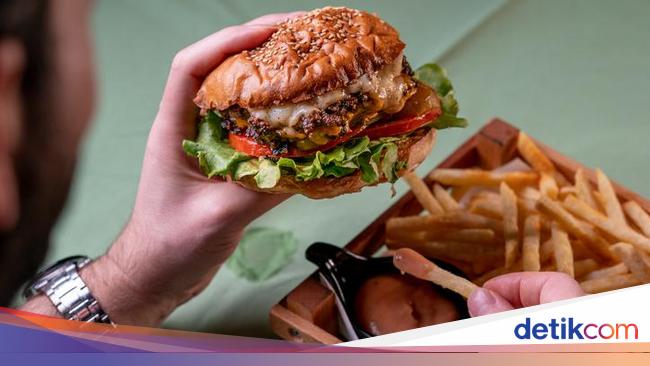 Wow! Tetap Makan Junk Food, Pria Ini Berhasil Turun BB 31 Kg