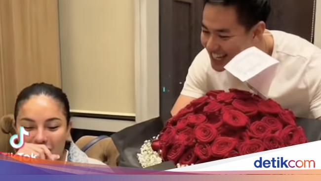 Matthew Gilbert, Pacar Baru Nikita Mirzani yang Hobi Ngopi