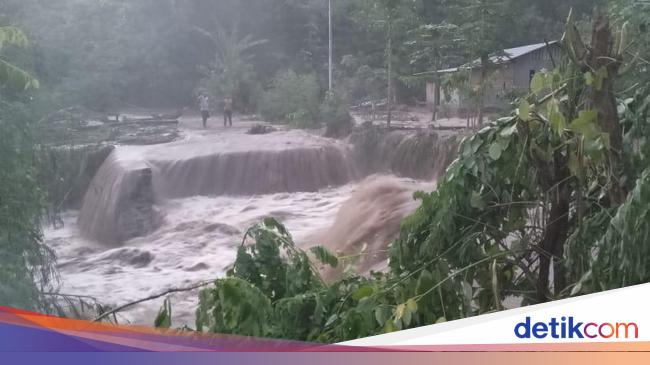 Jalan di Manggarai Timur NTT Putus Diterjang Banjir Bandang