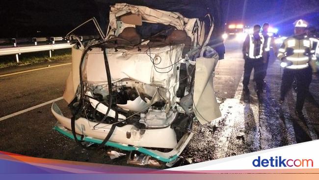 Pikap Sayur Tabrak Truk di Tol Gempas, Sopir dan Dua Penumpang Tewas