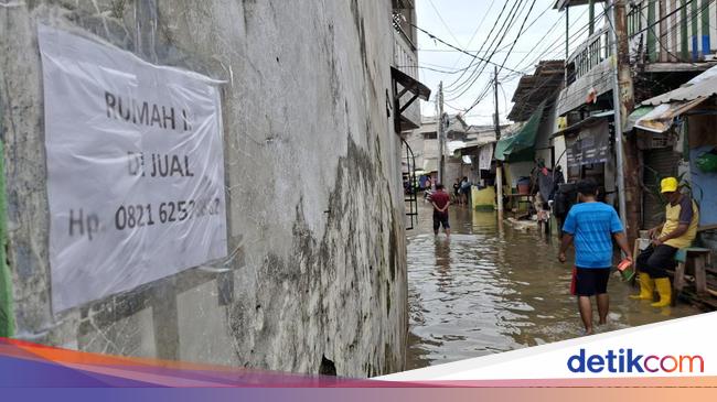 Potret Nelangsa Warga Dilanda Banjir Rob di Jakarta Utara