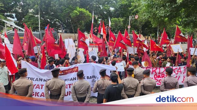Mahasiswa Demo di Depan KPK, Minta Harun Masiku Segera Ditangkap Mahasiswa Demo di Depan KPK, Minta Harun Masiku Segera Ditangkap