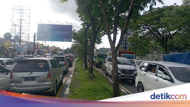 Jalan Perintis Kemerdekaan-Urip Sumoharjo Makassar Sudah 6 Jam Macet Parah