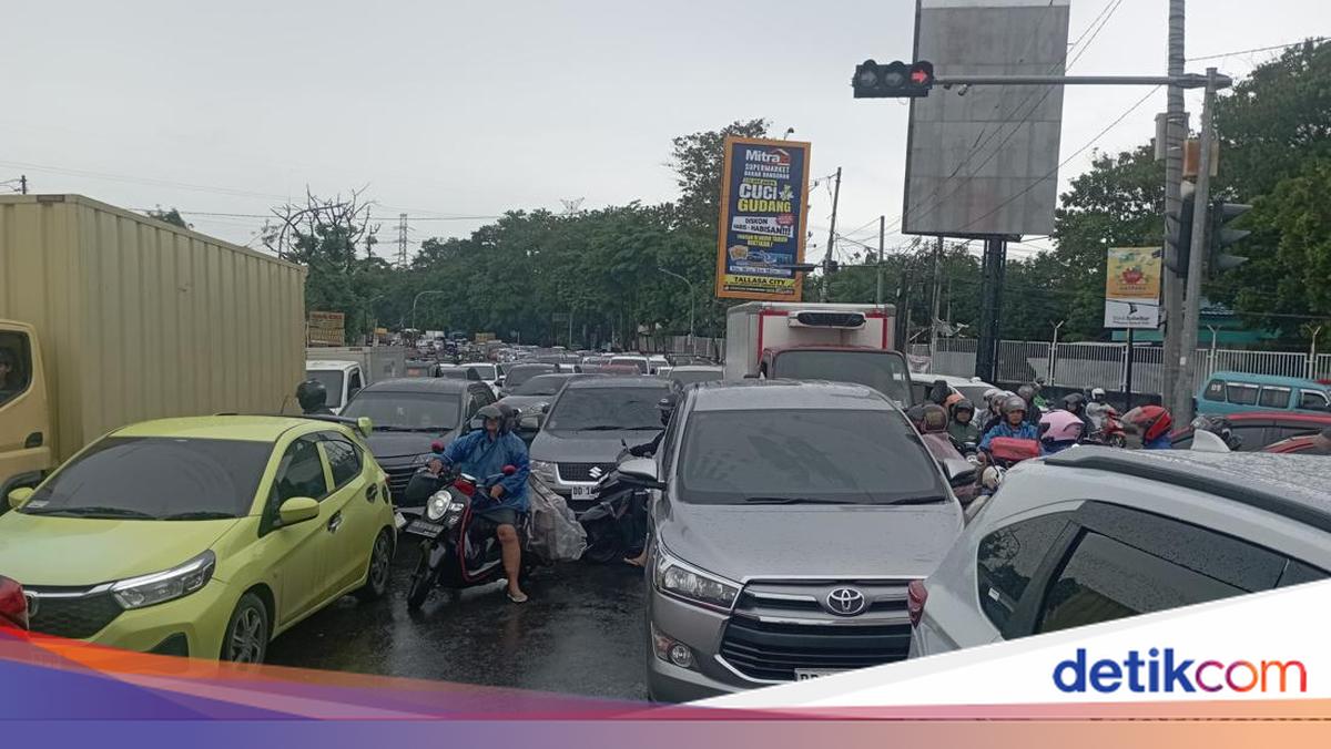 Jalan Perintis Makassar Sudah 8 Jam Macet, Pengemudi Diimbau Cari Jalur ...