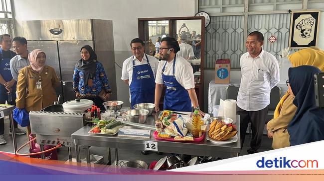 Menekraf Cek Pelatihan Juru Masak Program Makan Bergizi Gratis di Solo Menekraf Cek Pelatihan Juru Masak Program Makan Bergizi Gratis di Solo