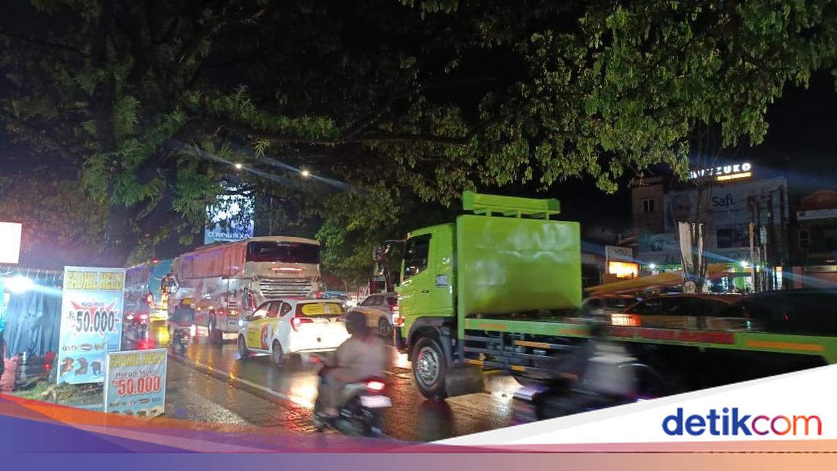 Jalan Perintis Makassar Arah BTP ke Daya Padat Merayap hingga 2 Km ...