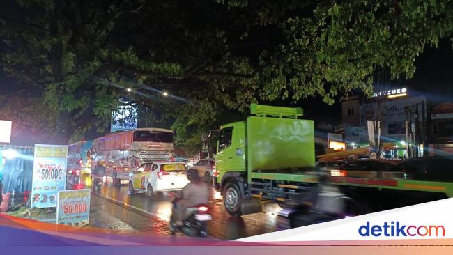 Jalan Perintis Makassar Arah BTP ke Daya Padat Merayap hingga 2 Km ...