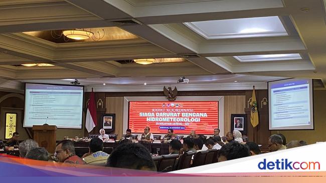 Menko PMK Pratikno Minta Daerah Siaga Anggaran Bencana Saat Nataru