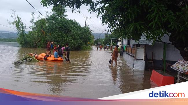 Banjir di Barru Perlahan Surut, Warga Terdampak Dievakuasi ke Islamic ... Banjir di Barru Perlahan Surut, Warga Terdampak Dievakuasi ke Islamic ...