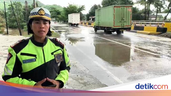 Banjir di Jalan Poros Barru-Parepare Surut, Arus Lalin Ramai Lancar