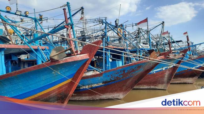Cerita Nelayan Juwana Pati Tak Bisa Melaut gegara Ombak Tinggi