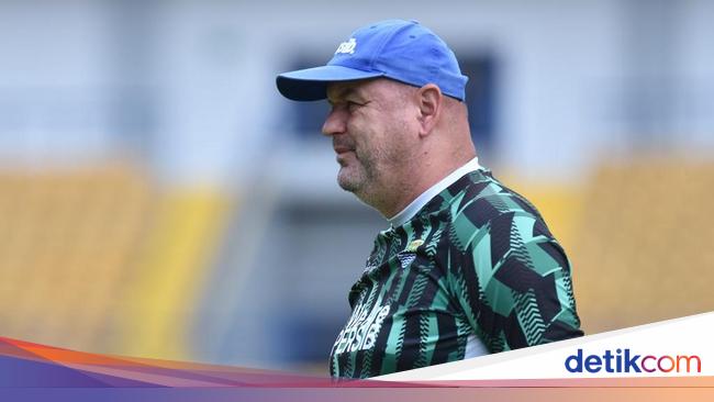 Kelakar Bojan Hodak soal Pemain Baru Persib Bandung Kelakar Bojan Hodak soal Pemain Baru Persib Bandung