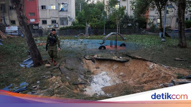 Rudal dari Yaman Tembus Israel, Sisakan Lubang Besar