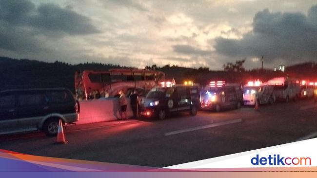 Bus SMP Bogor Tabrak Truk di Tol Pandaan-Malang Hendak ke Kampung Inggris