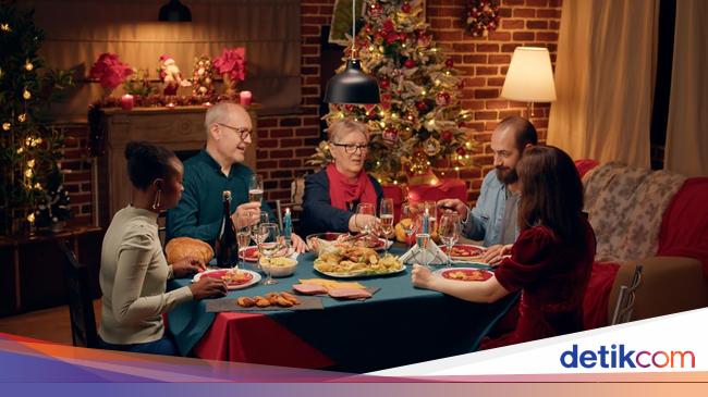 Malam Natal Pakai Baju Warna Apa? Ini Tema Dress Code dan Outfitnya