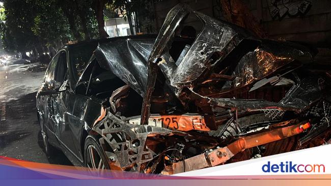 Kronologi Mercy Ugal-ugalan Picu Laka Beruntun di Surabaya