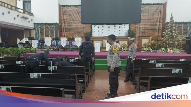 Tim Jibom Sterilisasi Gereja di Surabaya Jelang Natal 2024