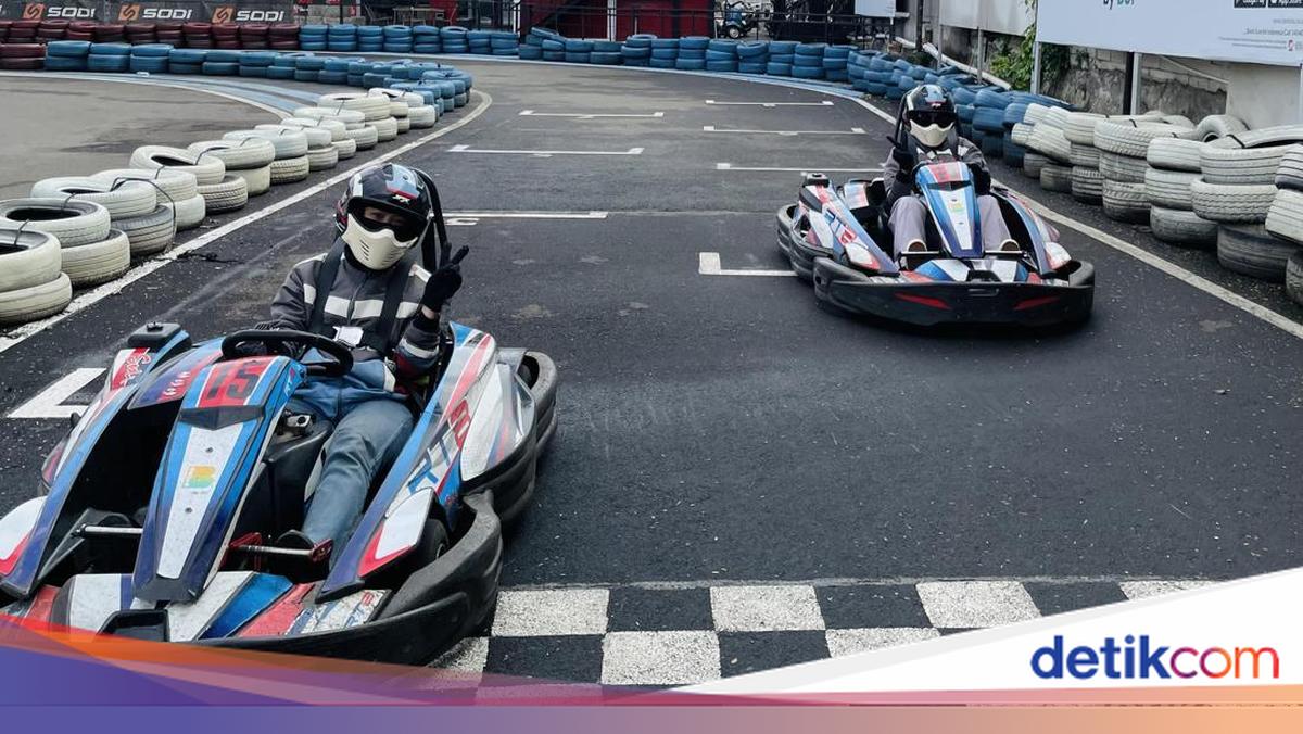 Main Balapan Mobil Gokart di Jaksel, Jalan Kaki dari MRT