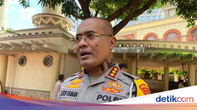 Polisi Sekat Perbatasan Jakarta Cegah Konvoi Saat Malam Tahun Baru