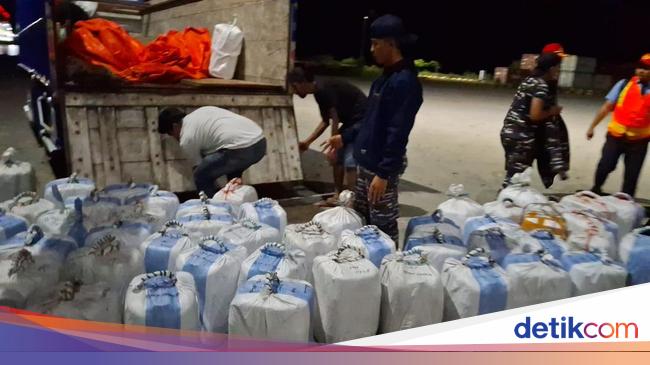 Lanal Labuan Bajo Gagalkan Penyeludupan 2.100 Liter Miras ke Surabaya
