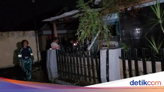 Densus 88 Tangkap 4 Terduga Teroris di Majalengka Densus 88 Tangkap 4 Terduga Teroris di Majalengka