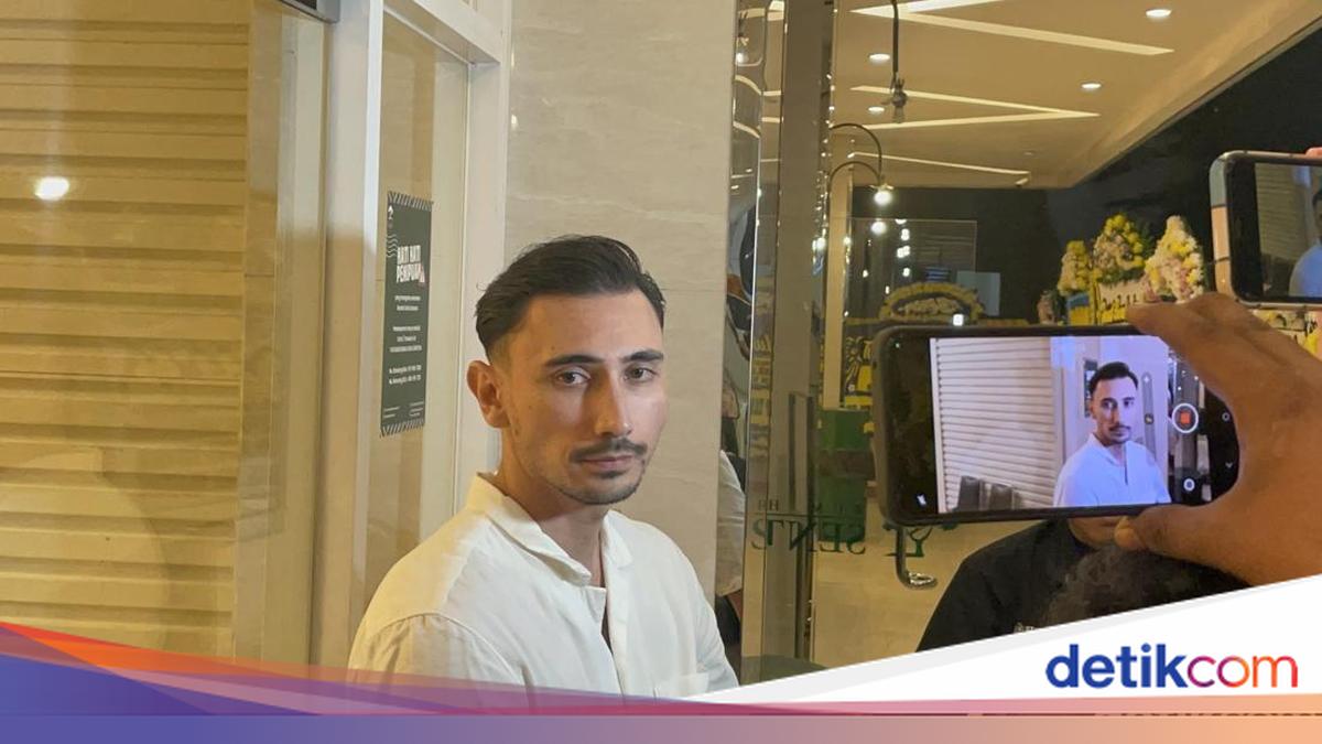 Alasan Jessica Iskandar Tak Ada di Rumah Duka Ayahanda