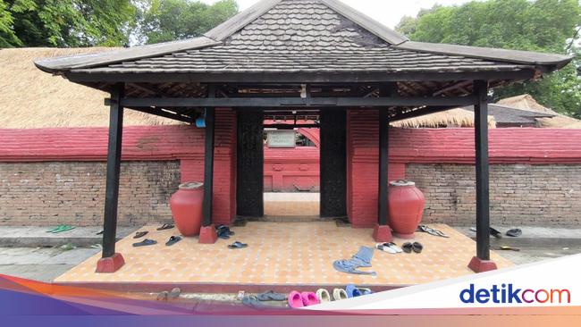 Menyusuri Situs Makam Legendaris Ki Buyut Trusmi Cirebon