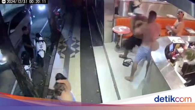 Viral Dua Sejoli WNA Baku Hantam di Kedai Burger Seminyak