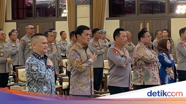 Ketua Komisi III DPR-Bawaslu Hadiri Rilis Akhir Tahun 2024 Polri