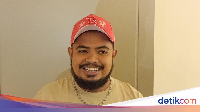 Rigen Rakelna Tunda Liburan demi Fokus pada Kehamilan Istri