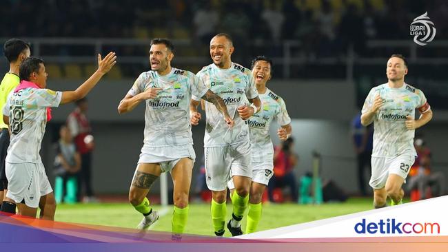 Persib Bandung Menjauh dari Kejaran Persebaya Surabaya