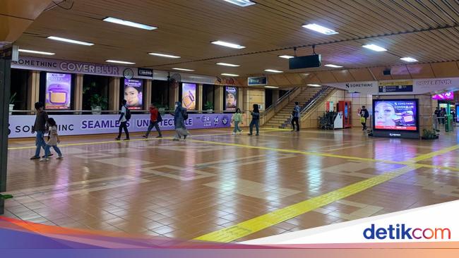 Jelang Malam Tahun Baru, Stasiun Cikini Sepi dari Penumpang