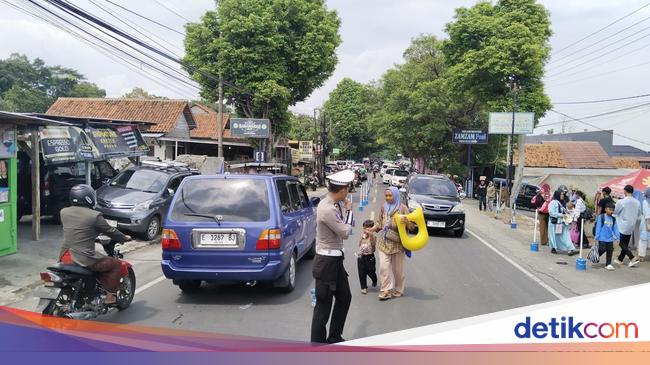 Arus Lalin di Kawasan Wisata Kuningan Padat Merayap