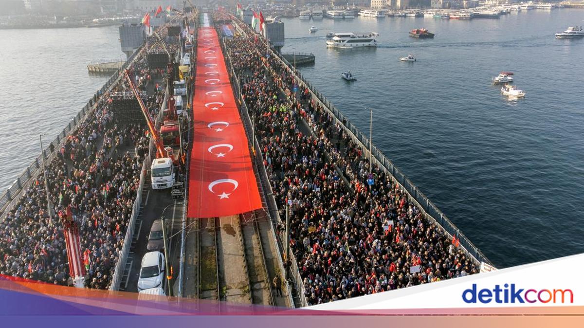 Tahun Baru 2025, Warga Turki Gelar Unjuk Rasa Stop Genosida di Gaza