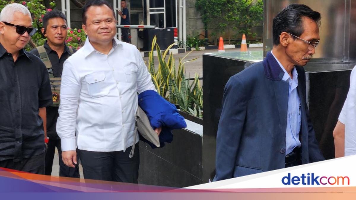 Eks Dirjen Imigrasi Ronny Sompie Diperiksa KPK Terkait Kasus Hasto