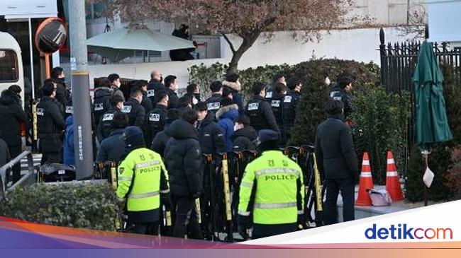Penyidik Korsel Datangi Kediaman Presiden Yoon Suk Yeol untuk Penangkapan Penyidik Korsel Datangi Kediaman Presiden Yoon Suk Yeol untuk Penangkapan